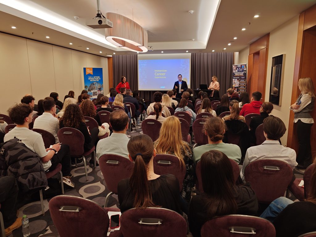 Descoperă Viitorul Profesional: CAREER SIMULATION WORKSHOP 2024